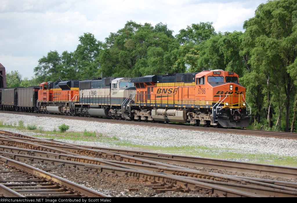 BNSF 5786, 9549 & 9399